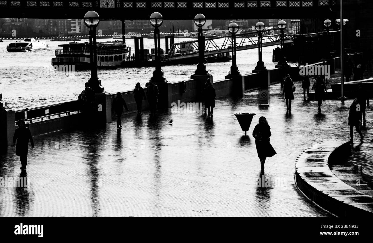 London rain hi-res stock photography and images - Alamy