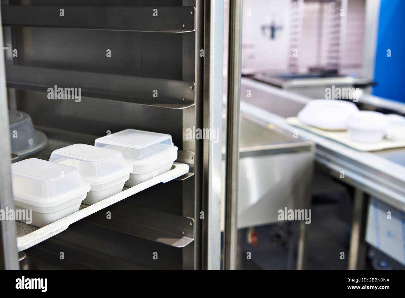 Hospital kitchen hi-res stock photography and images - Alamy
