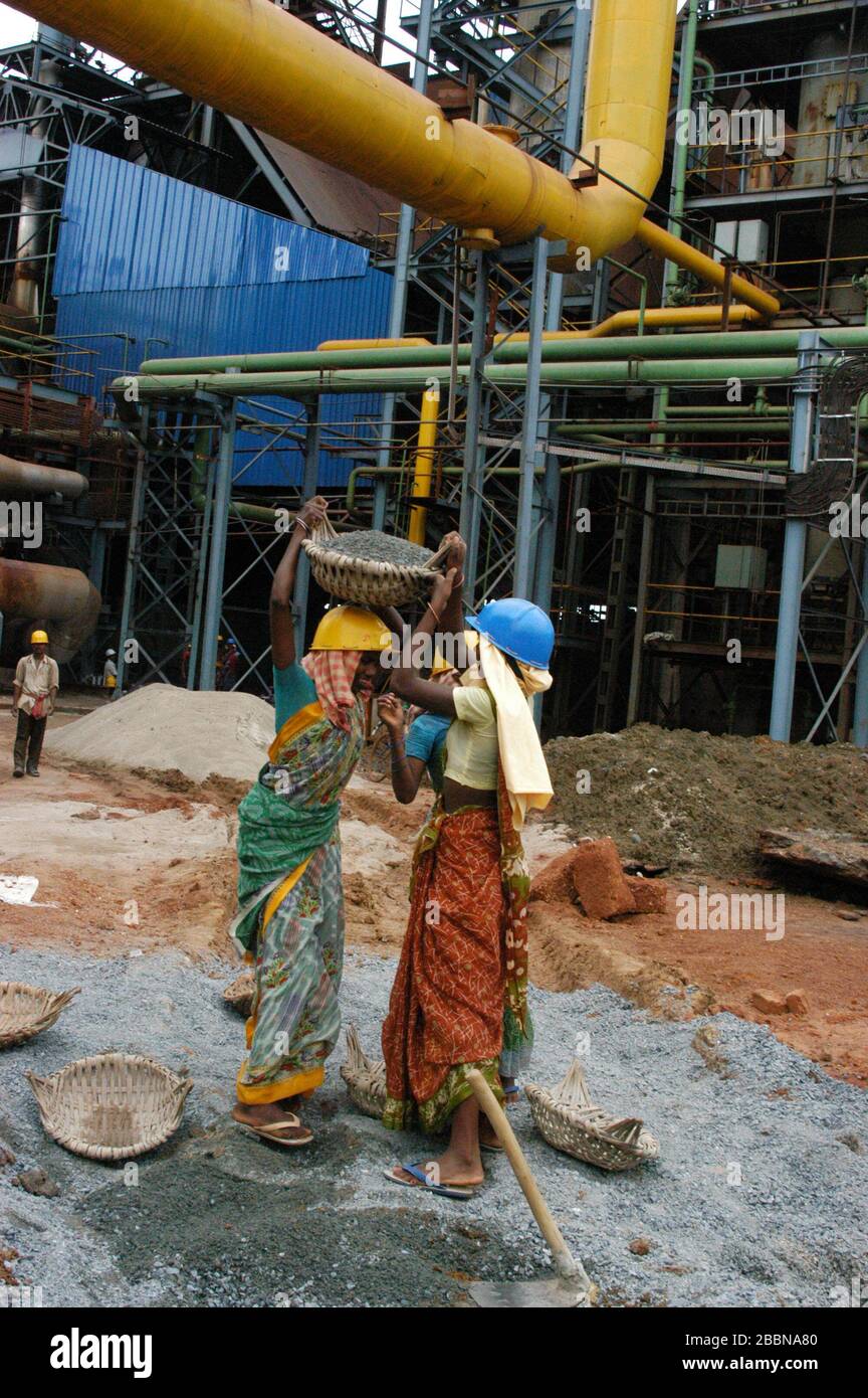 Women labourers hi-res stock photography and images - Alamy