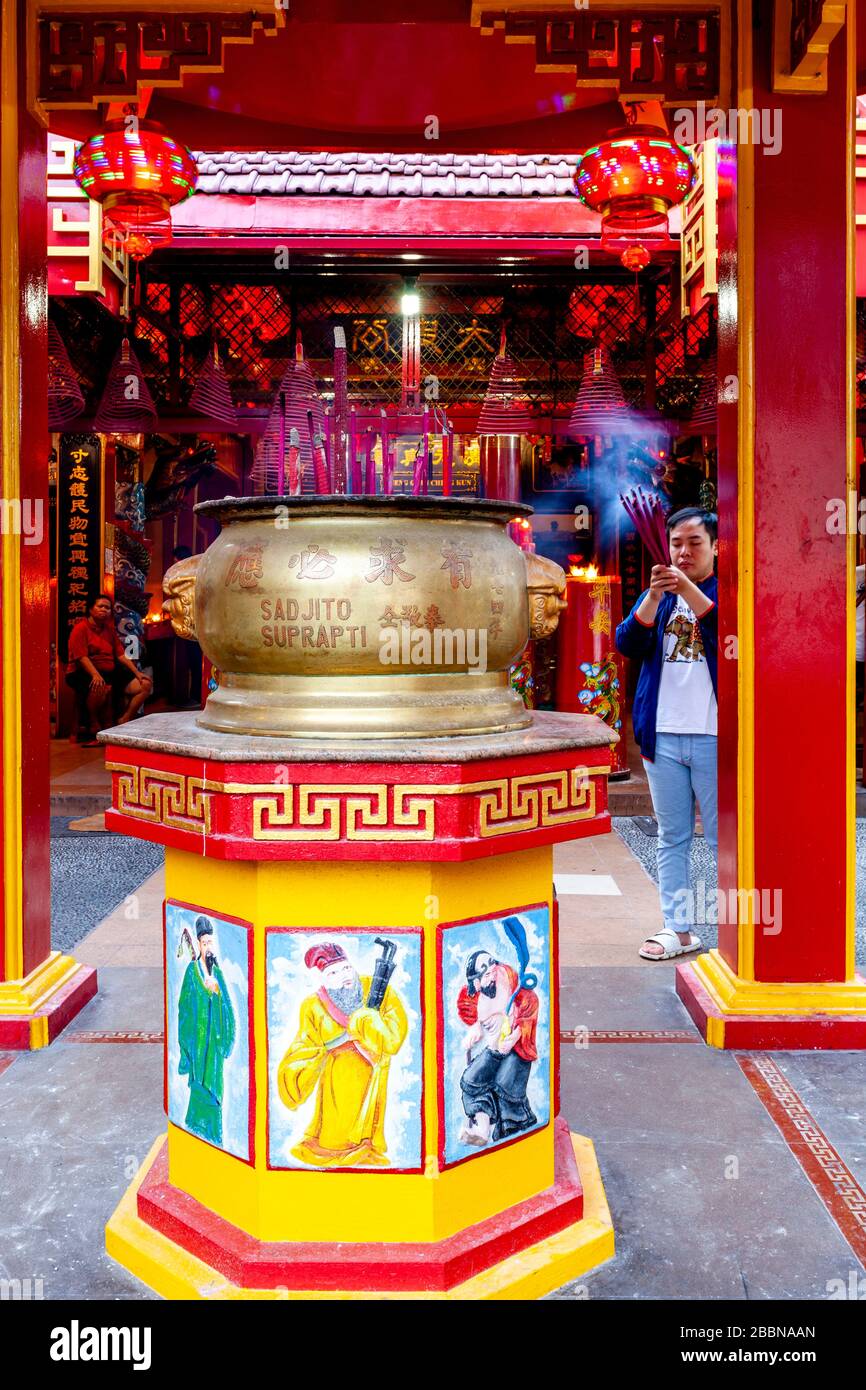 Toasebio Temple, Chinatown, Jakarta, Indonesia Stock Photo - Alamy