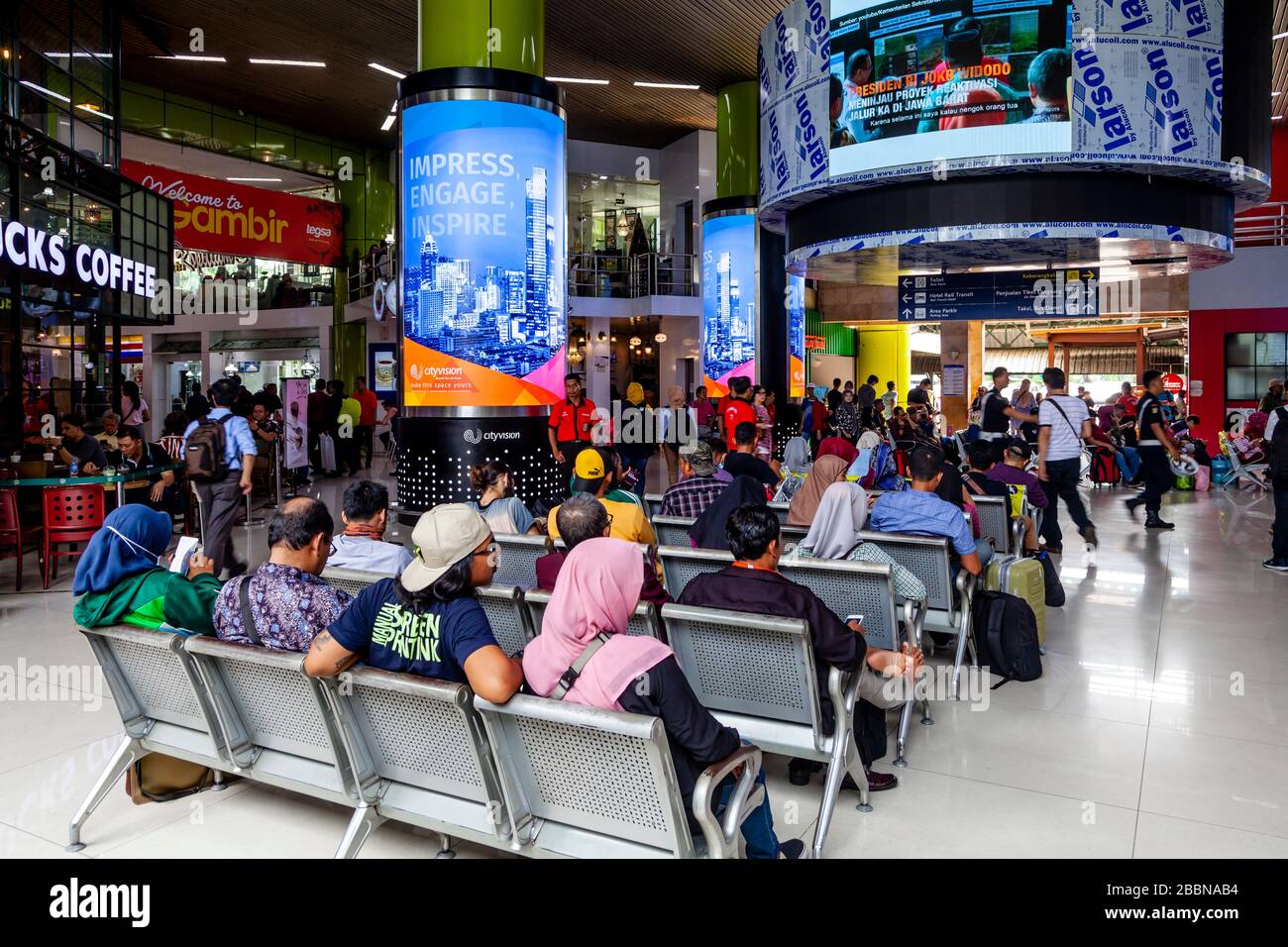 Gambir railway station hi-res stock photography and images - Alamy