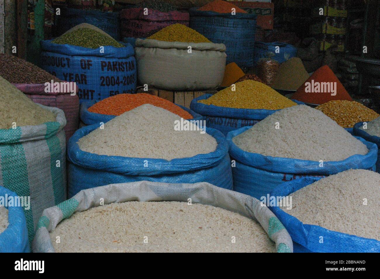 Karachi market hi-res stock photography and images - Alamy