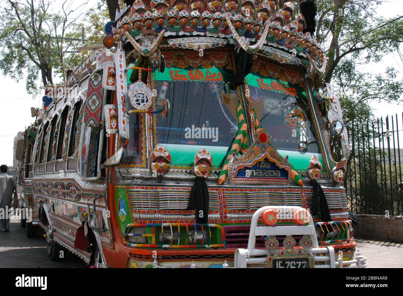 Karachi bus hi-res stock photography and images - Alamy
