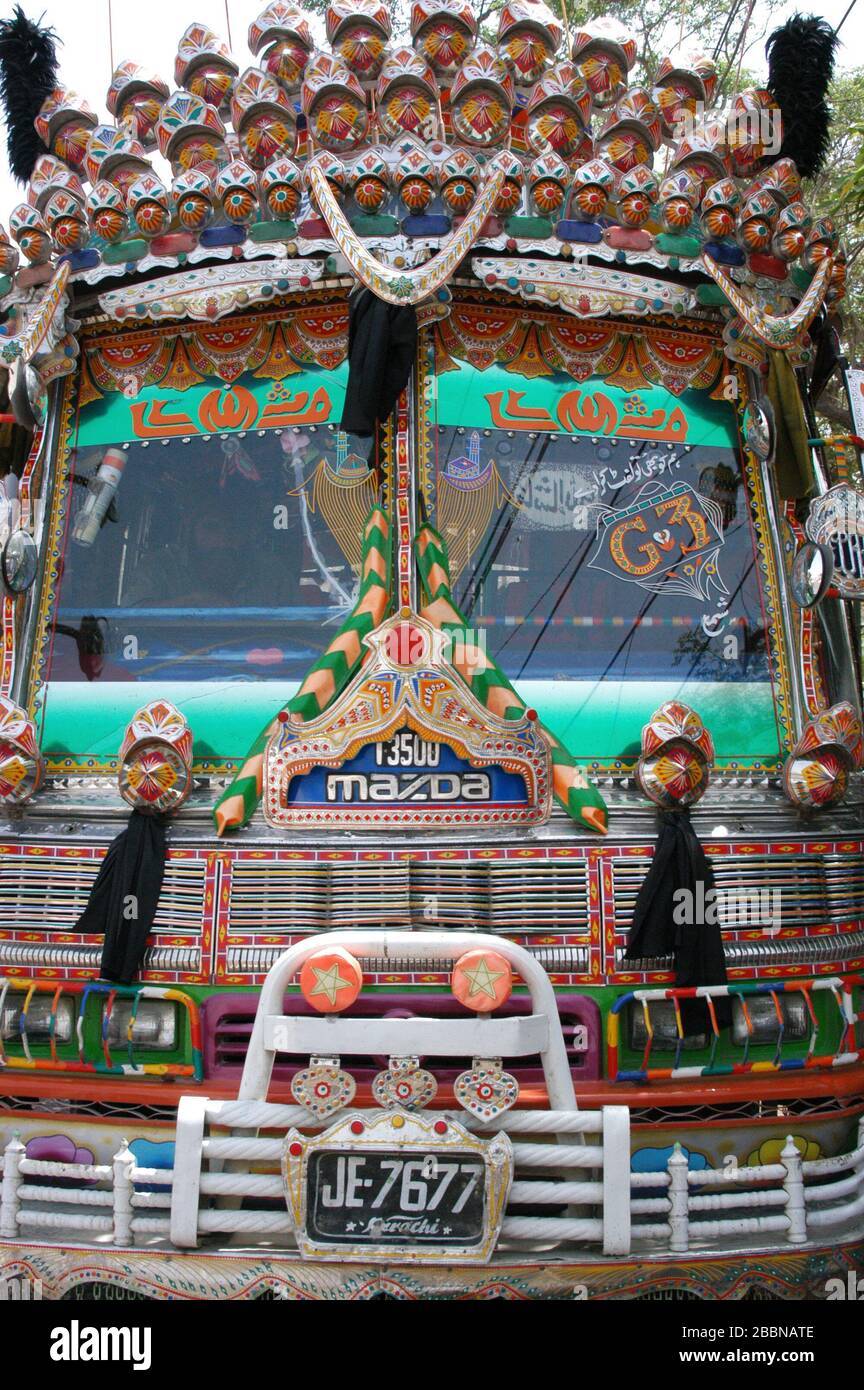 Decorated bus pakistan hi-res stock photography and images - Alamy