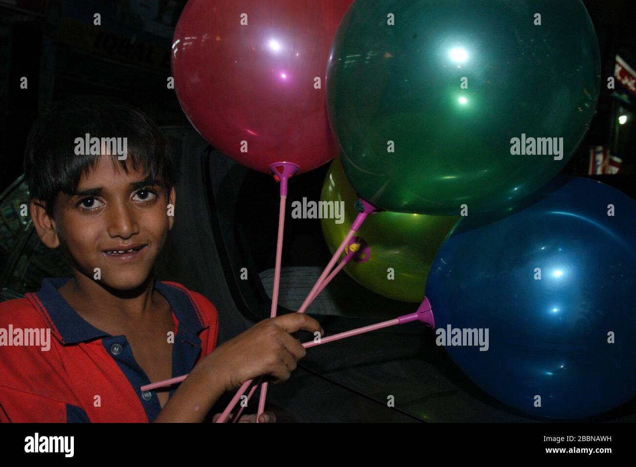 Boy selling balloons Stock Photo - Alamy