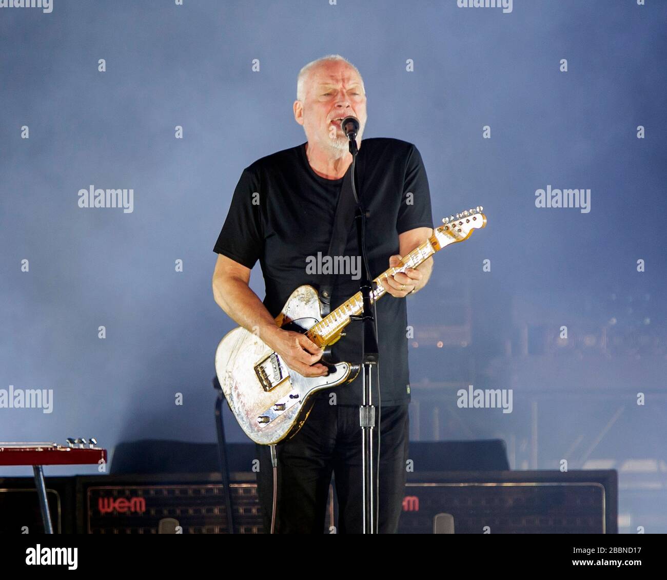 Pink Floyd frontman David Gilmour kicks off his USA solo mini-tour with ...