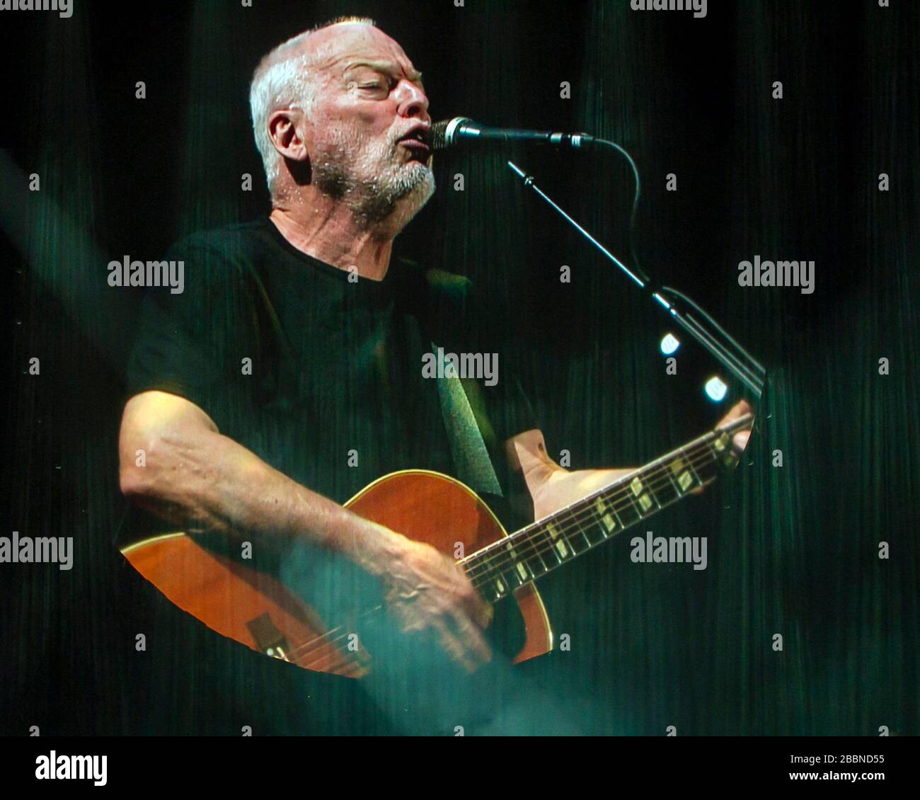 Pink Floyd frontman David Gilmour kicks off his USA solo mini-tour with ...