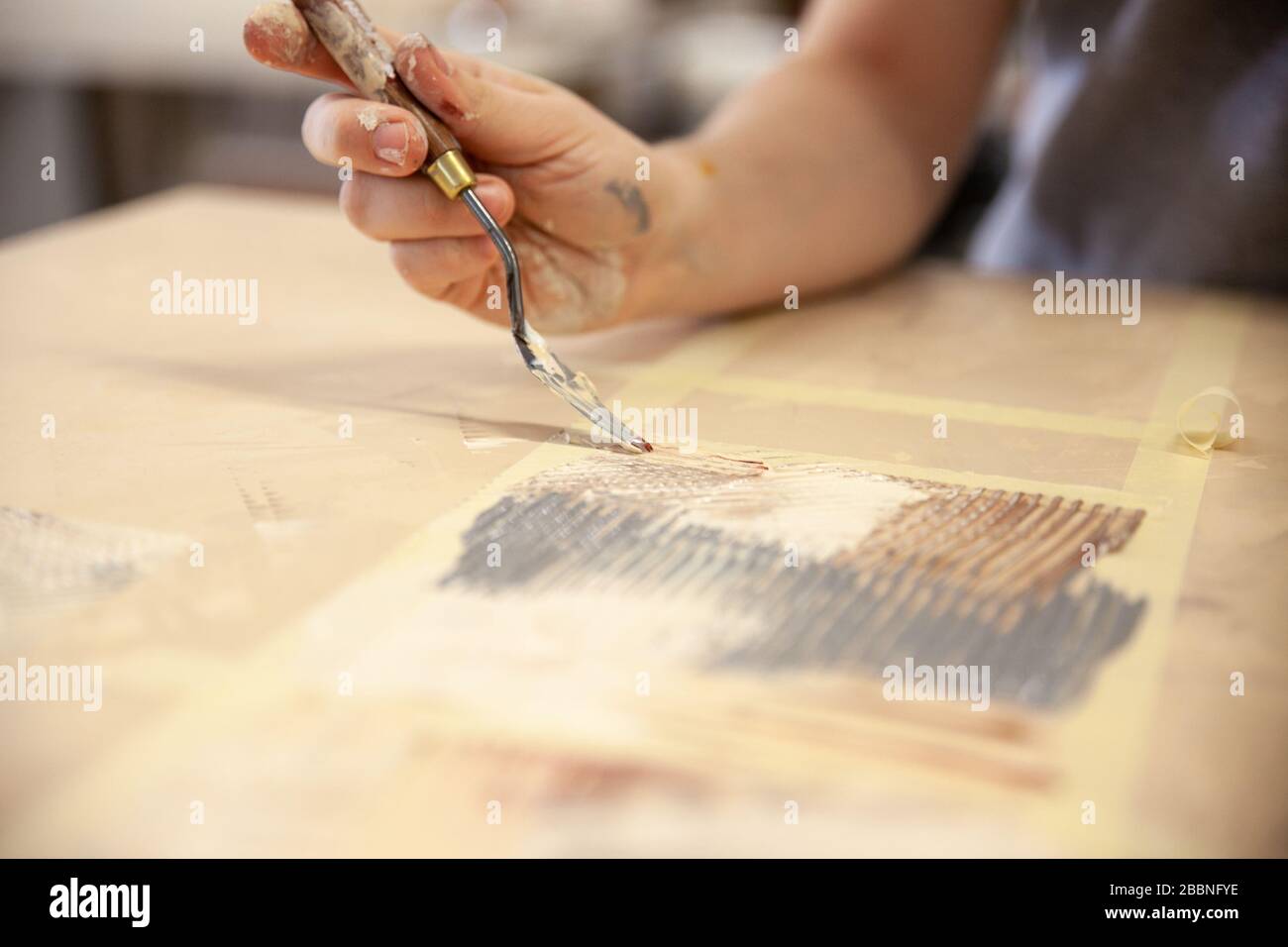 spreading the color on the palette close-up Stock Photo - Alamy