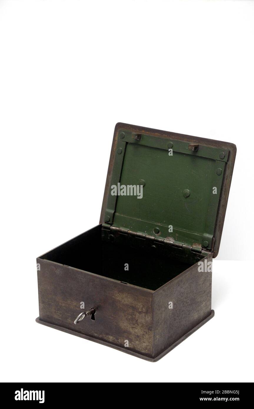 vintage metal box with jewels Stock Photo - Alamy