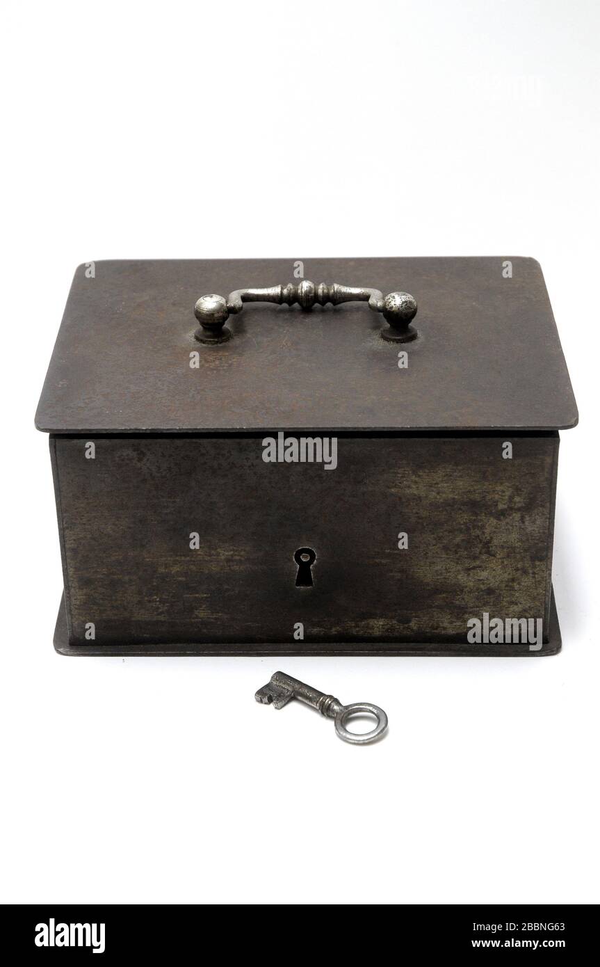 Vintage Metal Box at Theresa Chapa blog