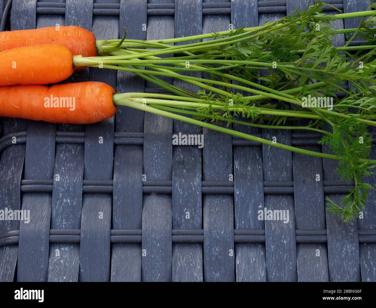 organic carrots bunch o table closeup horizontal background Stock Photo ...
