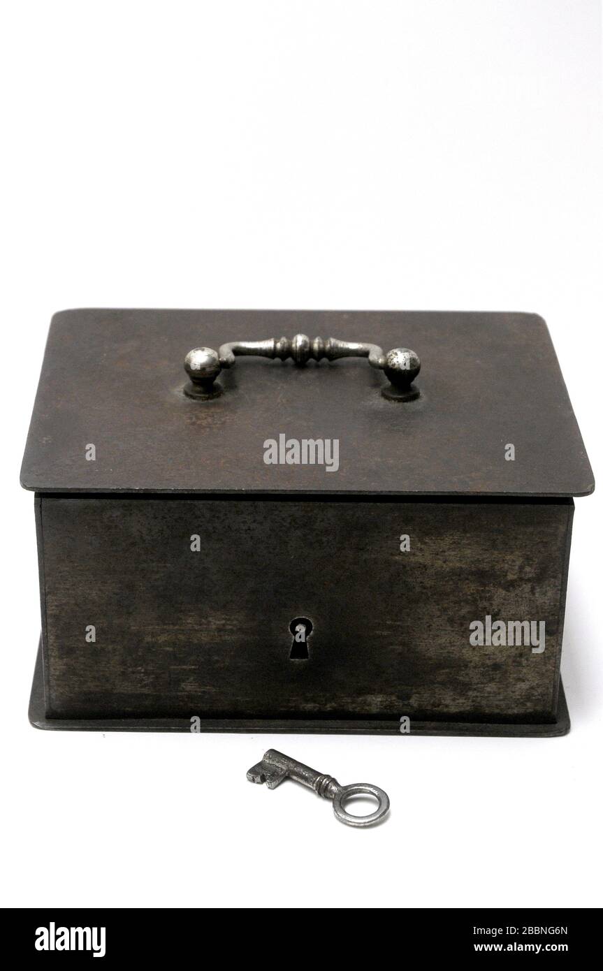 Metal trunk box hi-res stock photography and images - Alamy