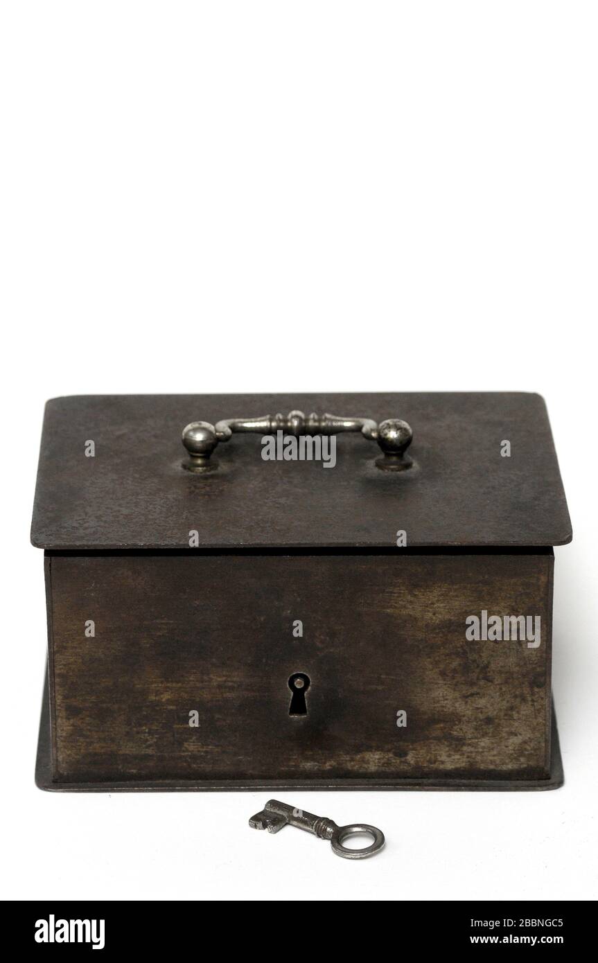 Vintage metal box hi-res stock photography and images - Alamy