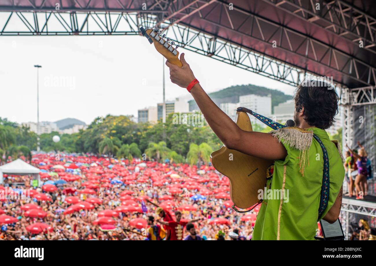 Rio de janeiro culture performance hi-res stock photography and images ...