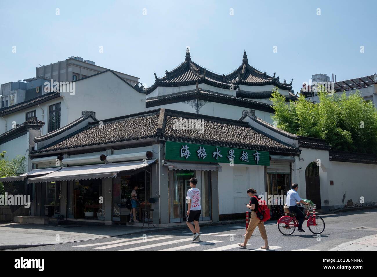 domed prayer hall of Phoenix Mosque from street, Hangzhou, Zhejiang ...