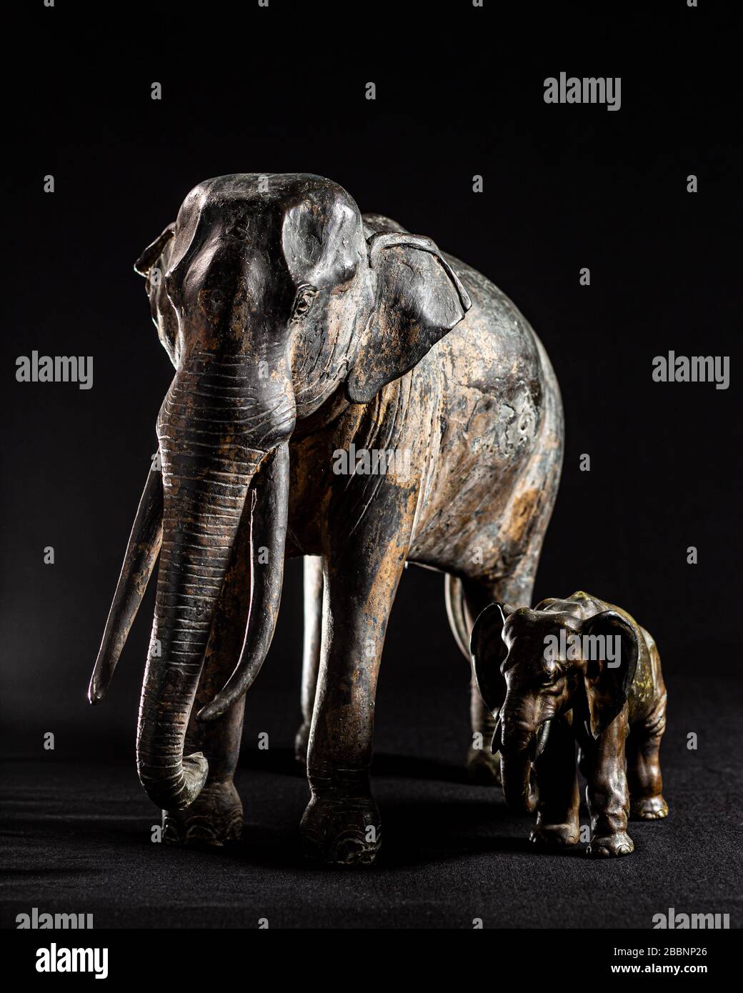 Silver elephant model hi-res stock photography and images - Alamy
