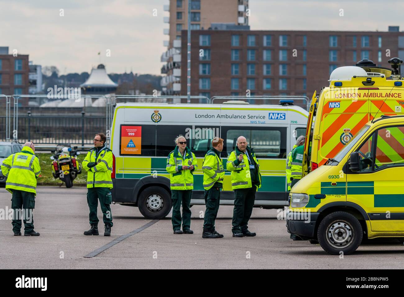 London ambulance control centre hi-res stock photography and images - Alamy