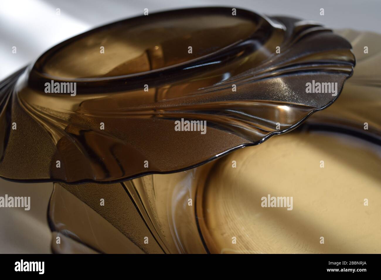 Brown glass plates hi-res stock photography and images - Alamy