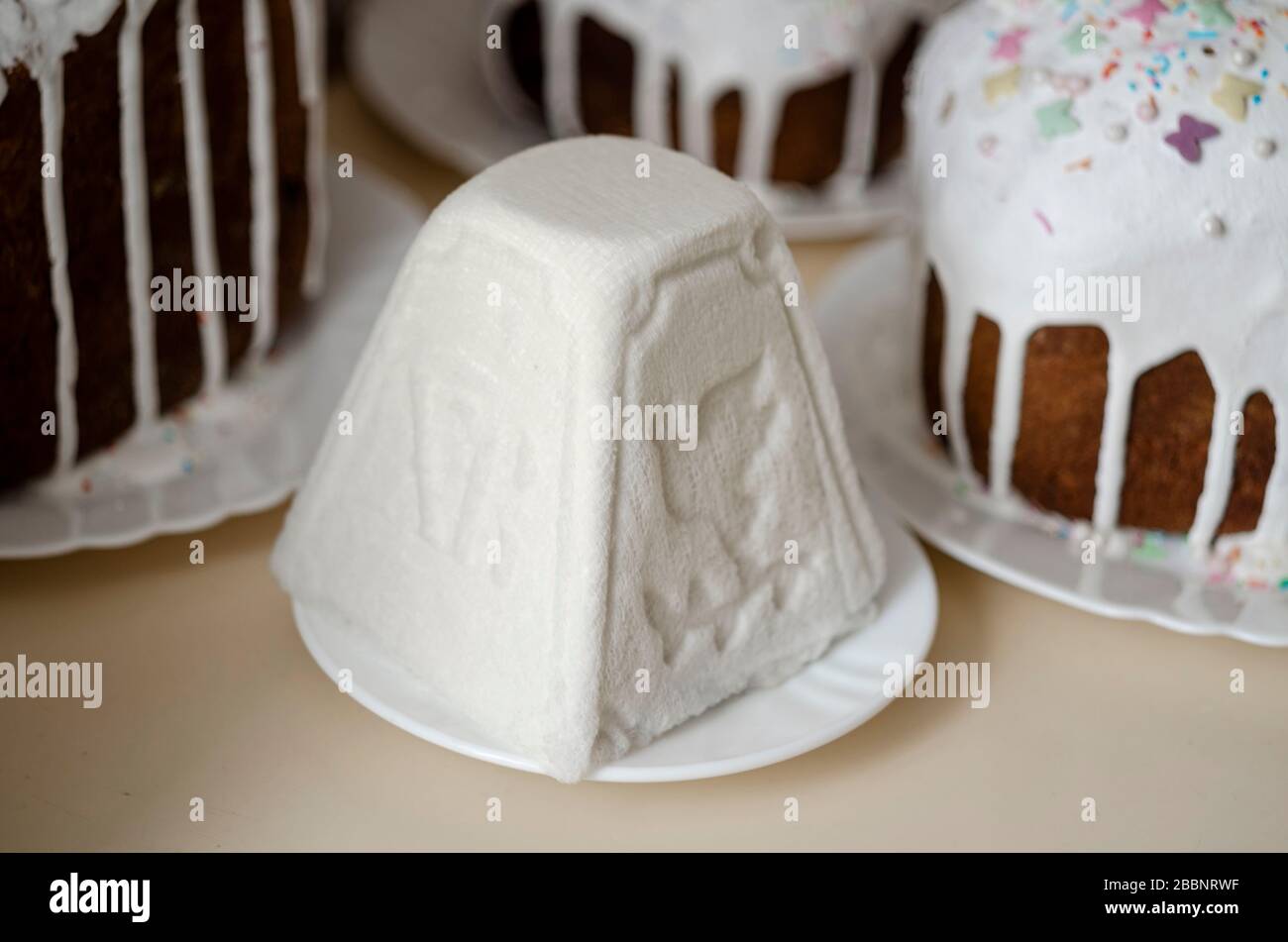 Cupcake pyramid hi-res stock photography and images - Alamy