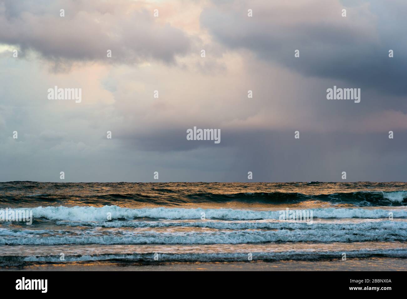 early morning sea landscape on the pacific Stock Photo - Alamy