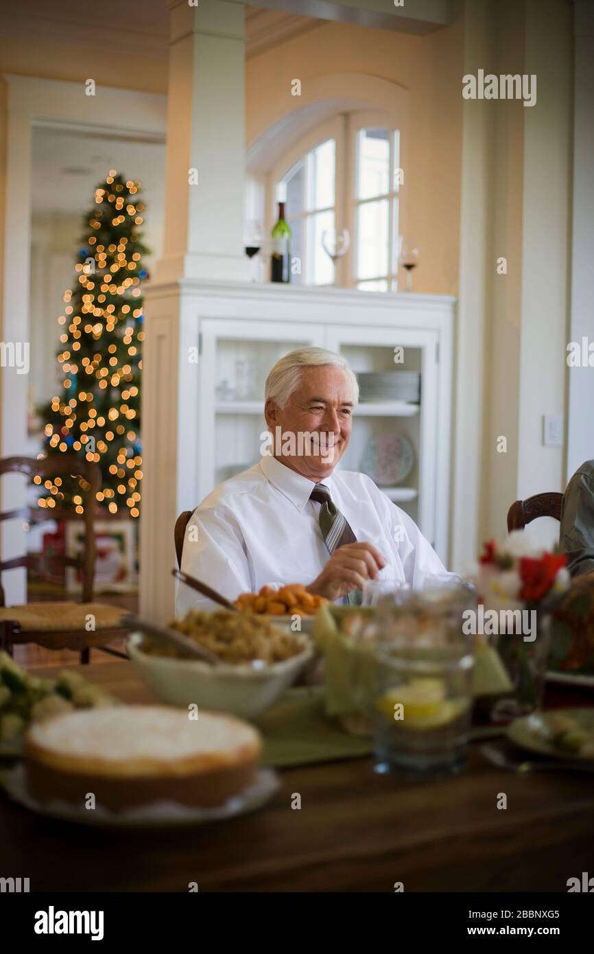 People sat at tables indoor hi-res stock photography and images - Alamy