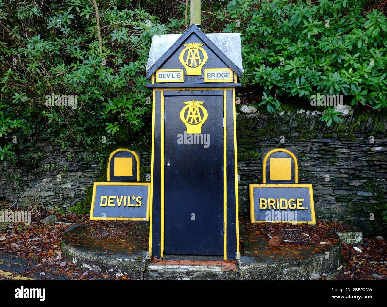 Emergency roadside assistance hi-res stock photography and images - Alamy