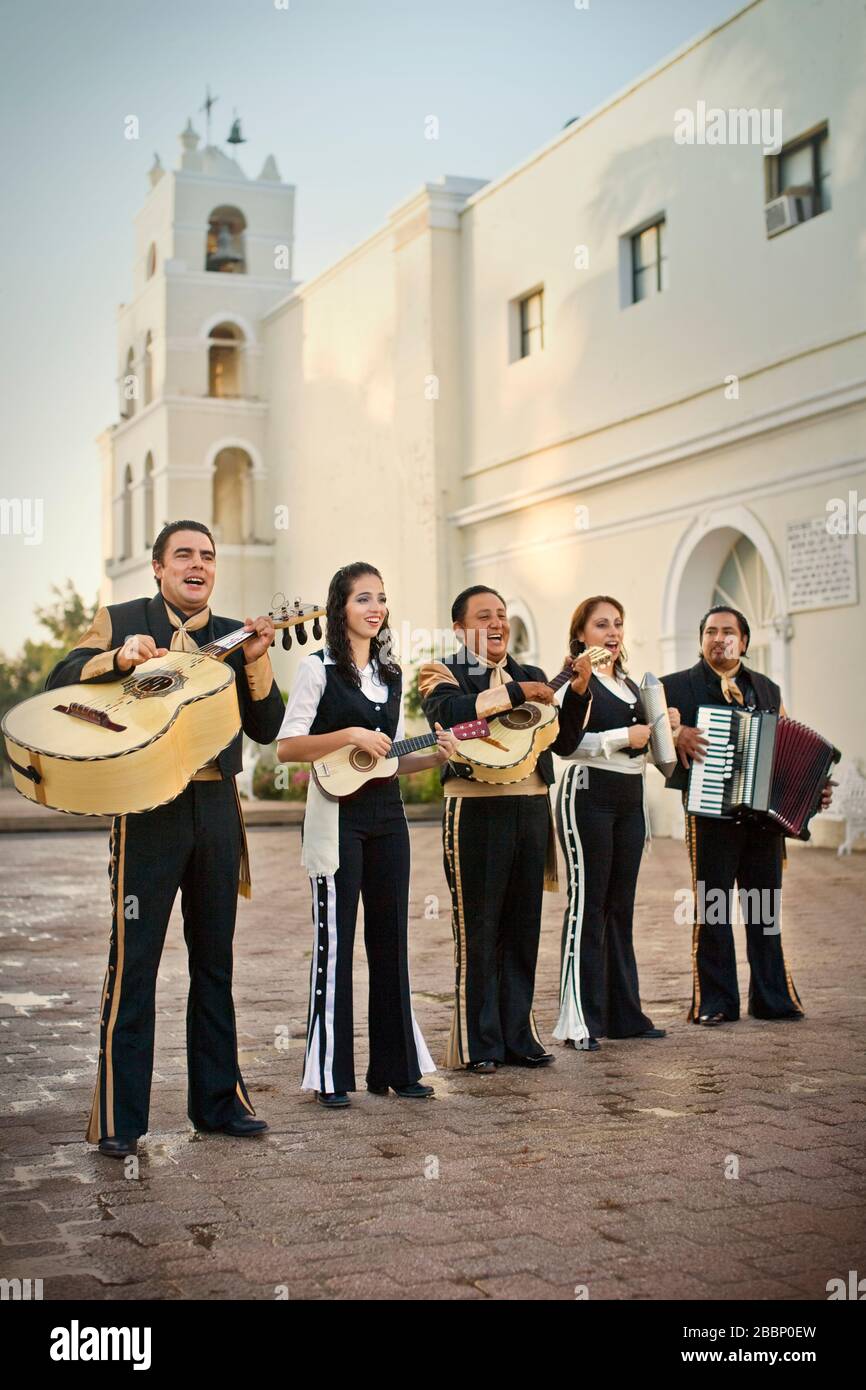 Musicians playing in mariachi band hi-res stock photography and images ...