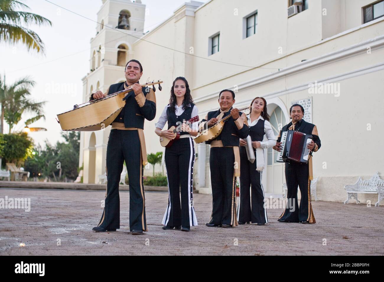 Musicians playing in mariachi band hi-res stock photography and images ...