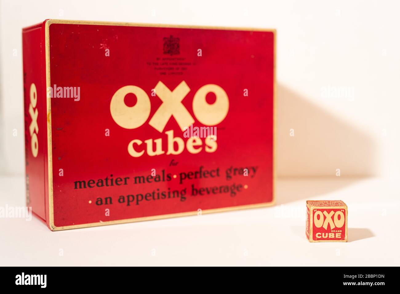 Vintage oxo tin box hi-res stock photography and images - Alamy