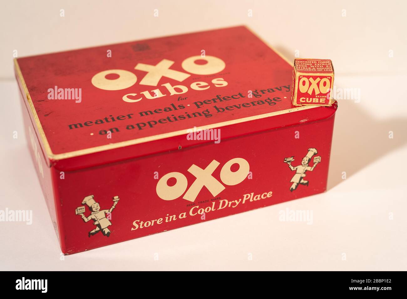 Vintage oxo tin box hi-res stock photography and images - Alamy