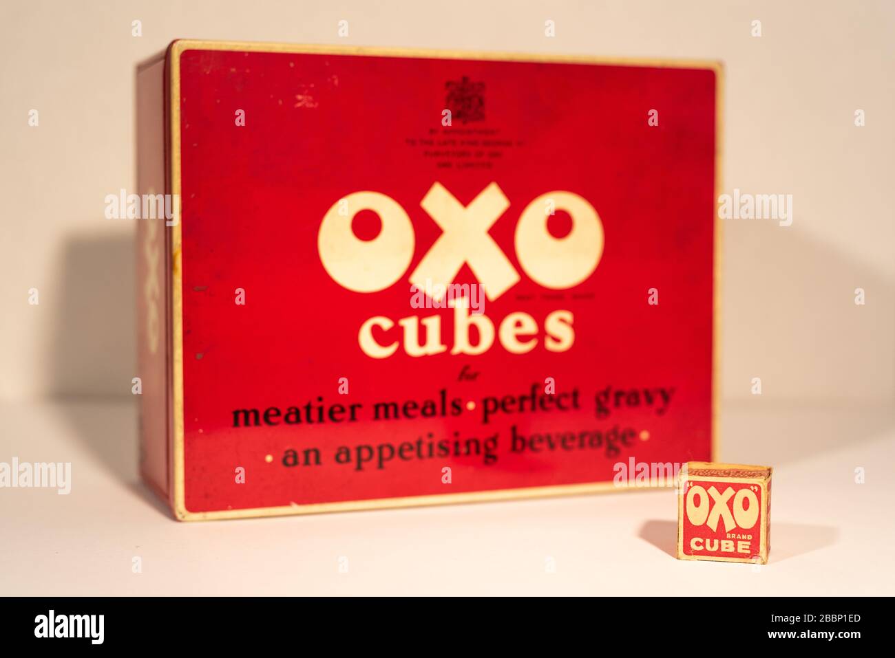 Vintage oxo tin box hi-res stock photography and images - Alamy