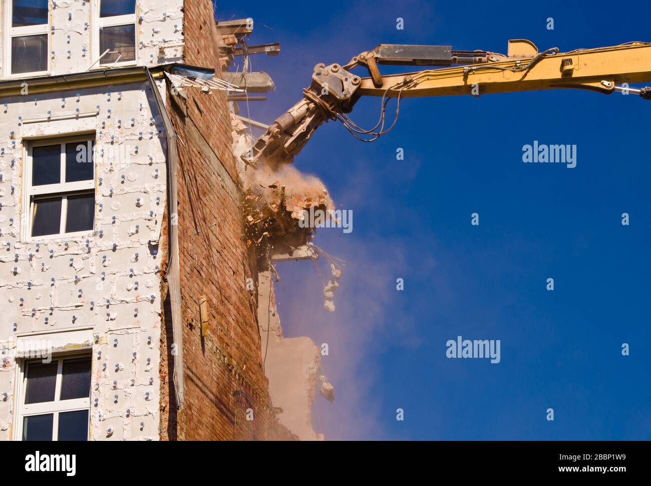 Building demolition by implosion hi-res stock photography and images ...