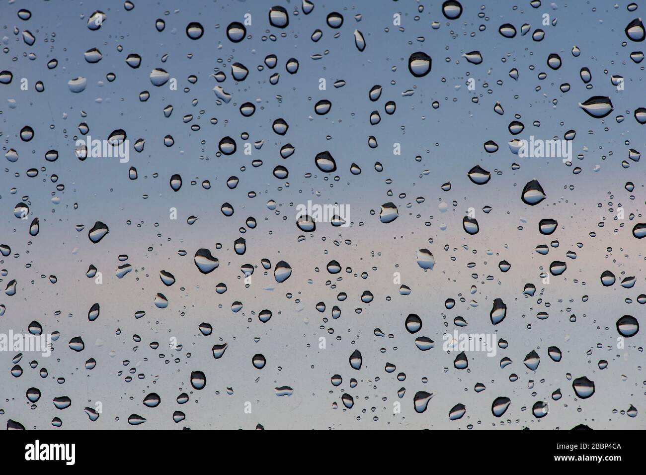 Water droplets on glass texture hi-res stock photography and images - Alamy