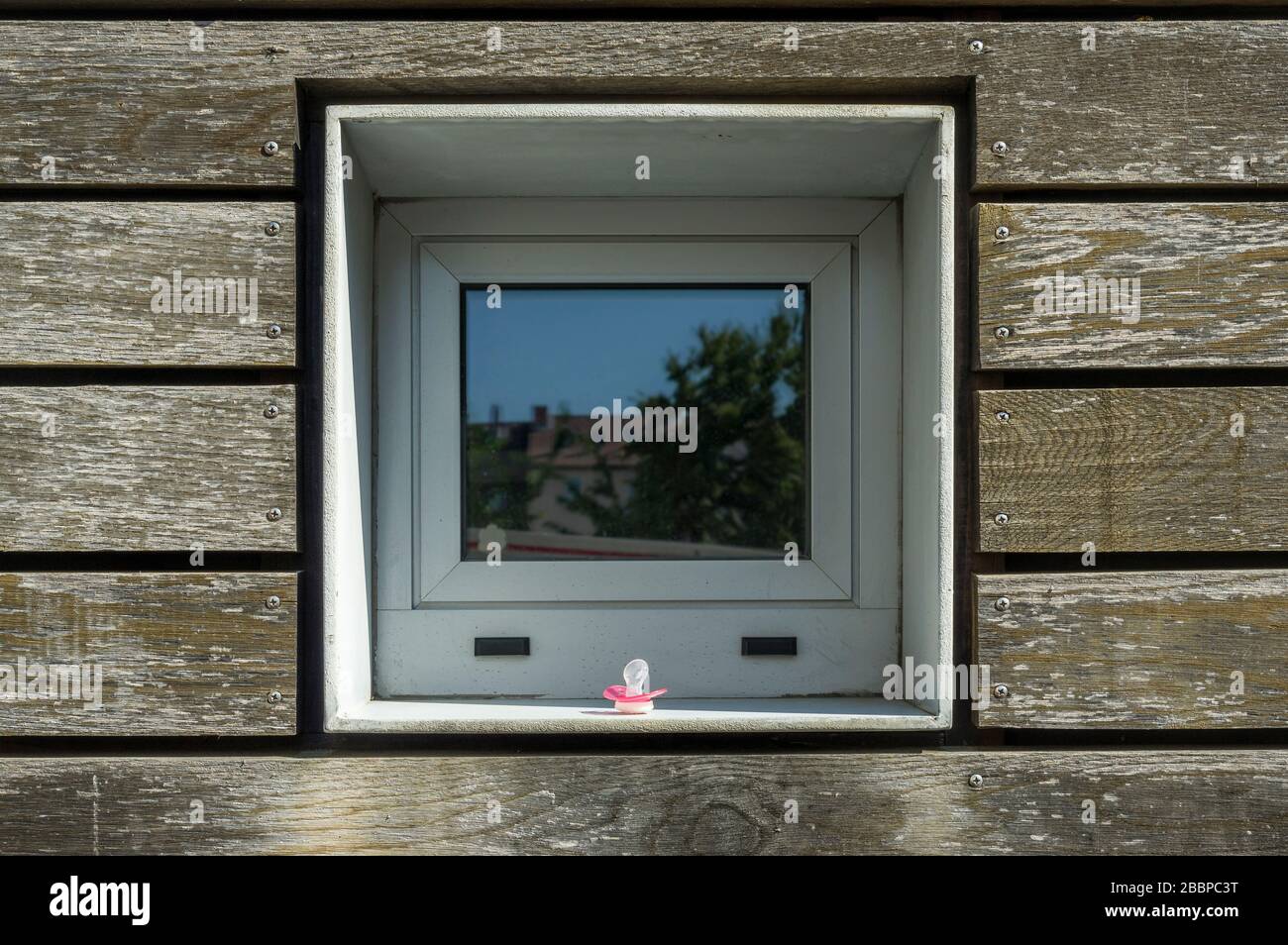 Square window hi-res stock photography and images - Alamy