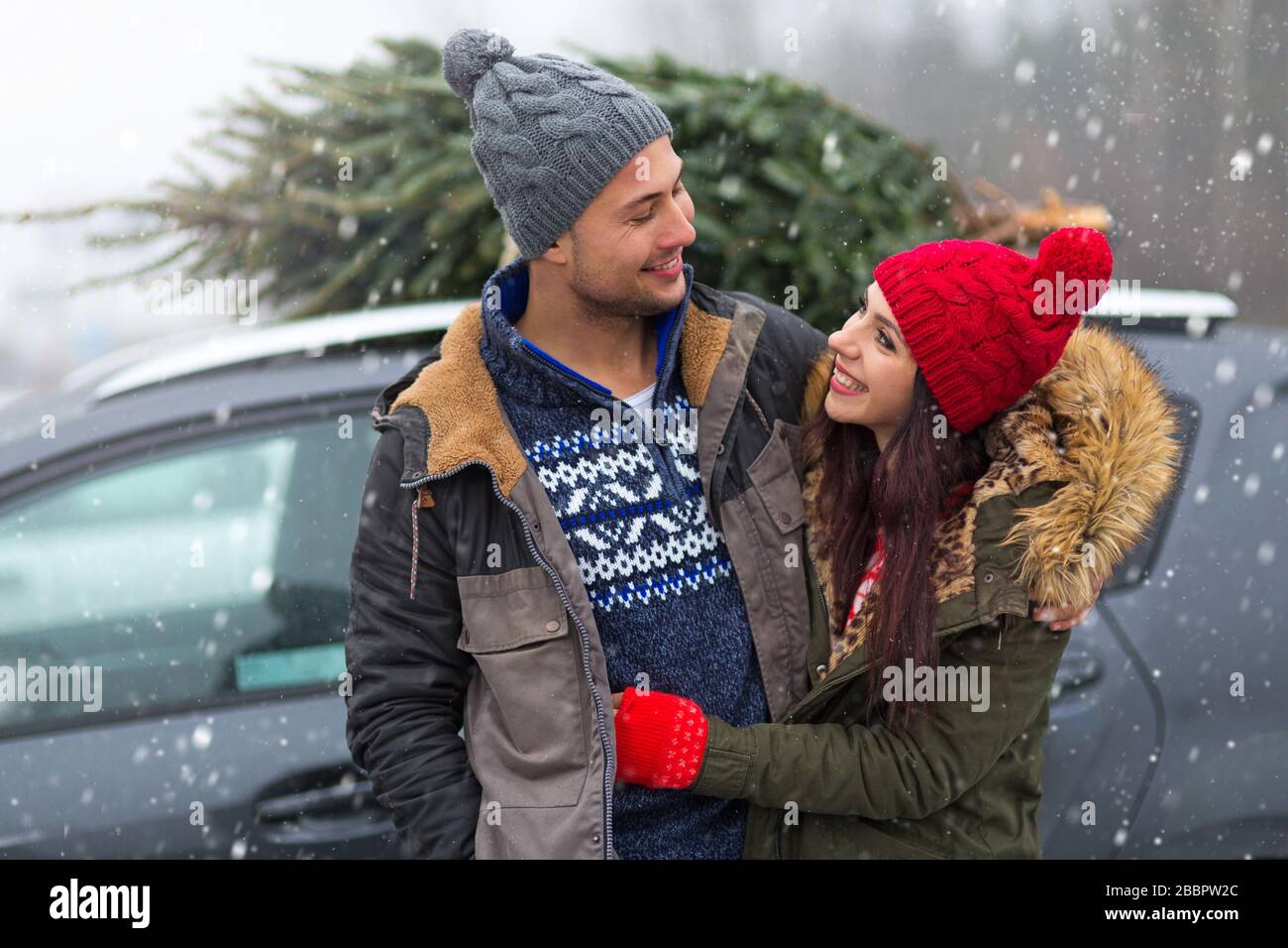 Couple examining christmas tree hi-res stock photography and images - Alamy