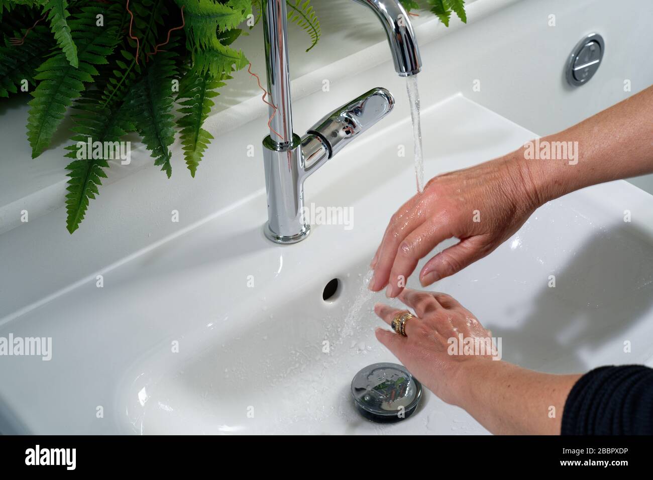 Wash hand basin hi-res stock photography and images - Alamy