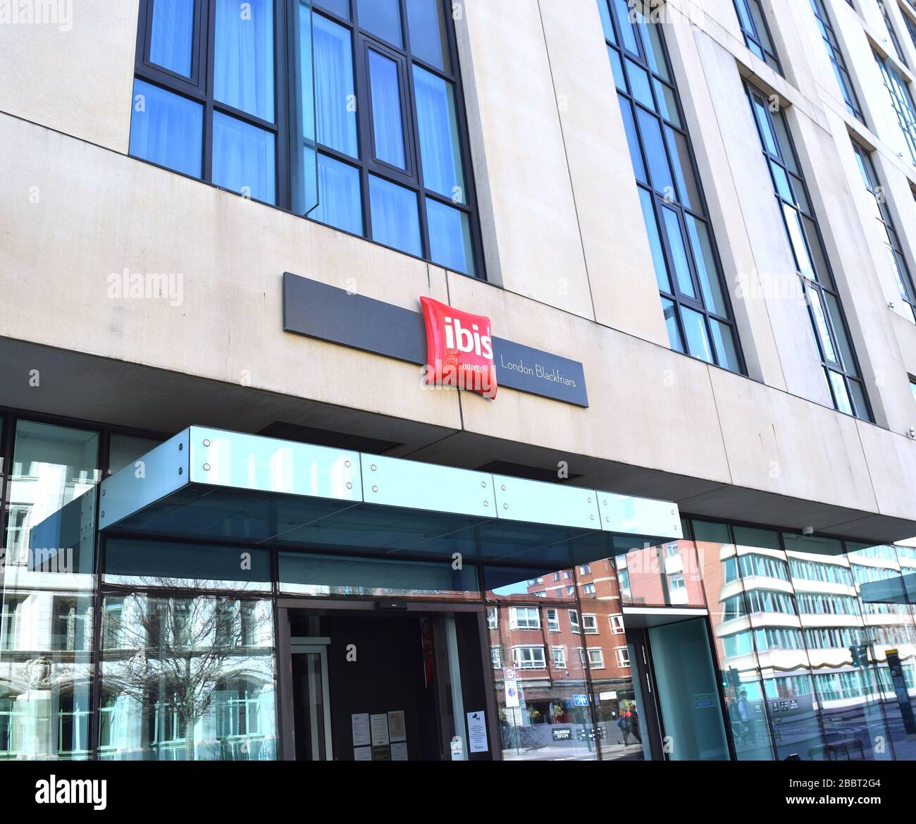Ibis hotel building with logo on a busy London street Stock Photo - Alamy