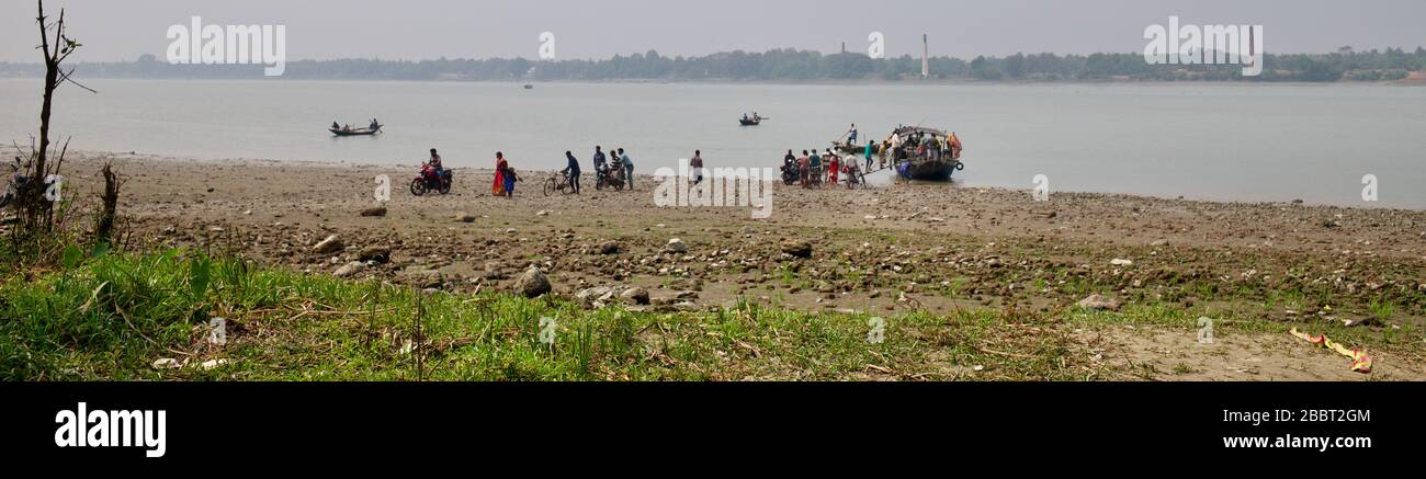 ferry across Hooghly river, Batanagar,Kolkata Stock Photo - Alamy