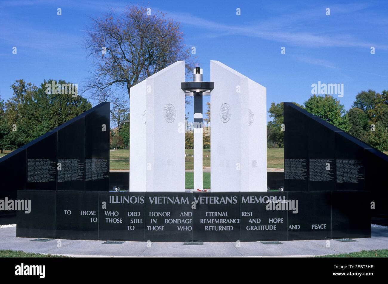 Lincoln tomb and war memorial state historic site hi-res stock ...