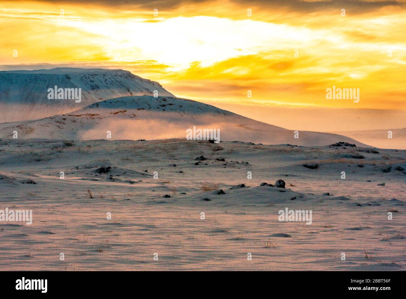 Golden dawn landscape hi-res stock photography and images - Alamy