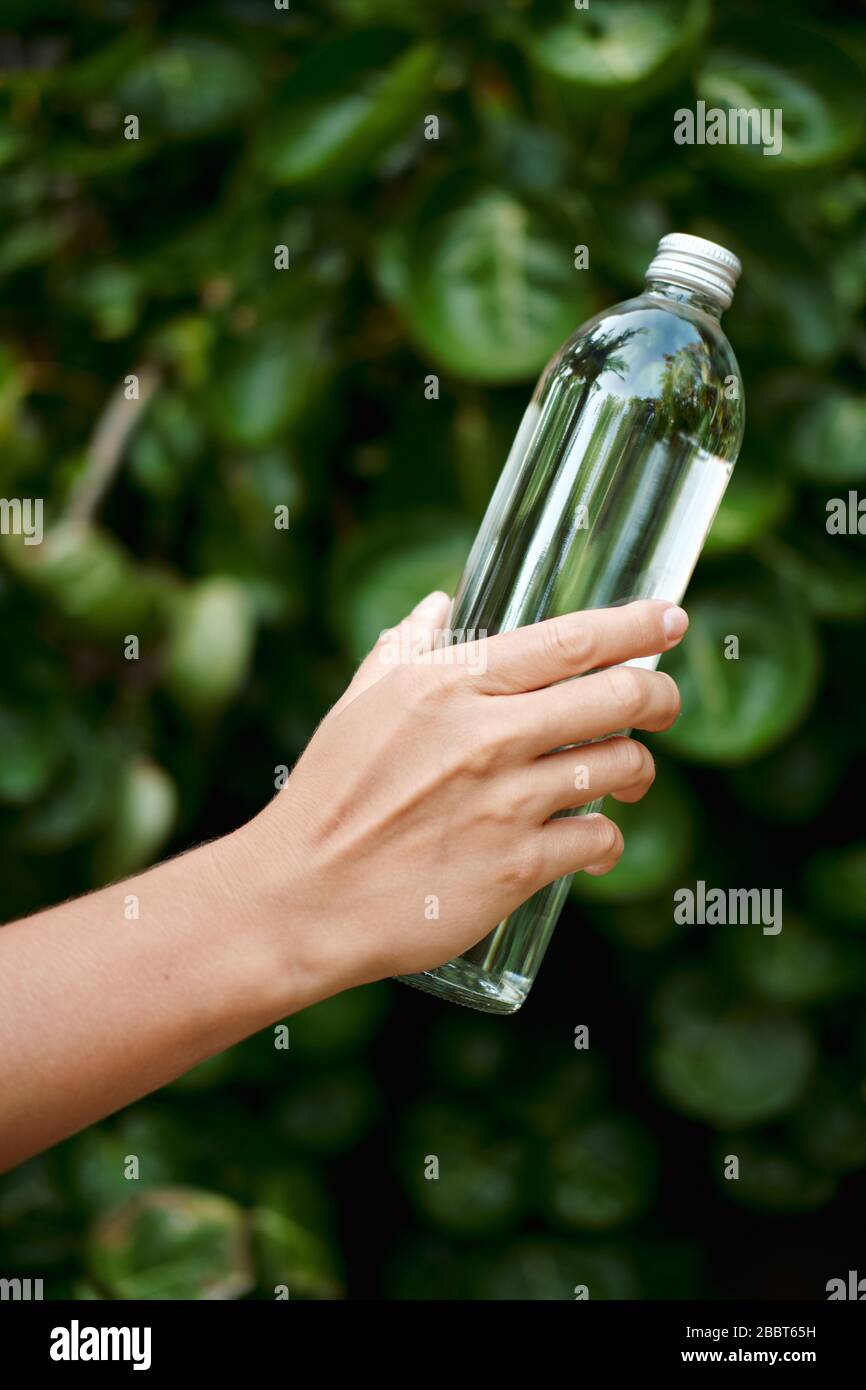 Hand Hold Water Transparent Glass Reusable Bottle Stock Photo - Alamy