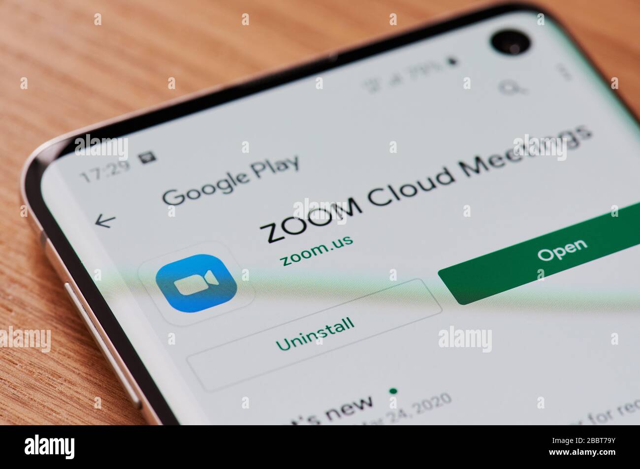 New-York , USA - April 1, 2020: SUninstall zoom cloud meeting app close ...