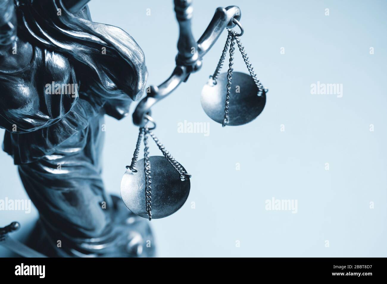 Scales of justice statue hi-res stock photography and images - Alamy