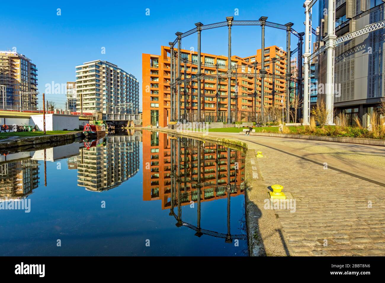 Regent's Canal and Gasholder Park Stock Photo - Alamy