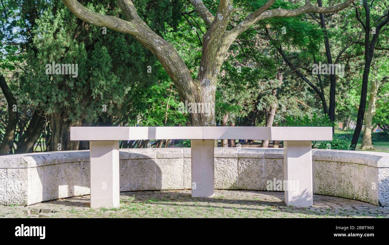 White stone bench hi-res stock photography and images - Alamy