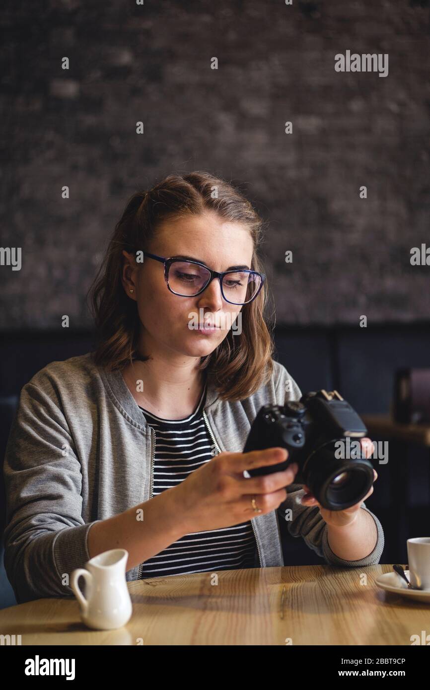 Young woman photographer looking up Stock Photo - Alamy