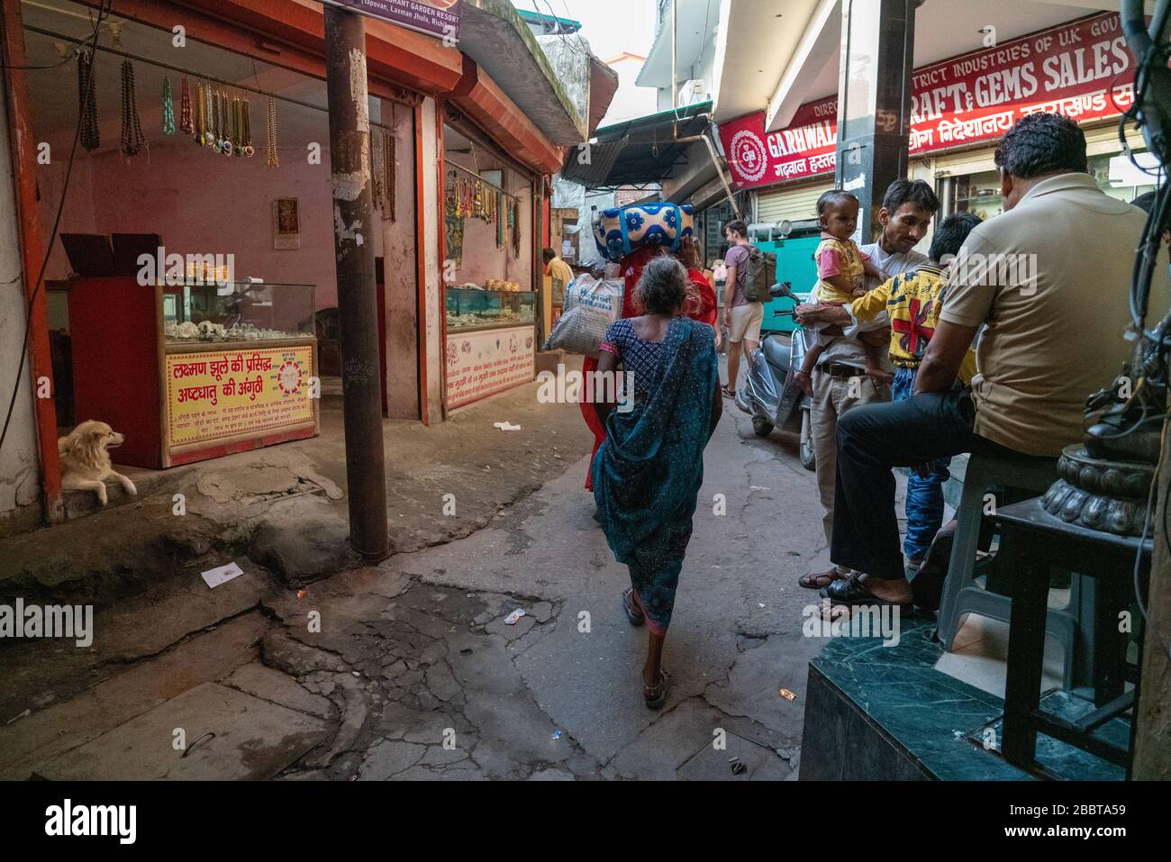 Old temple rishikesh india hi-res stock photography and images - Alamy