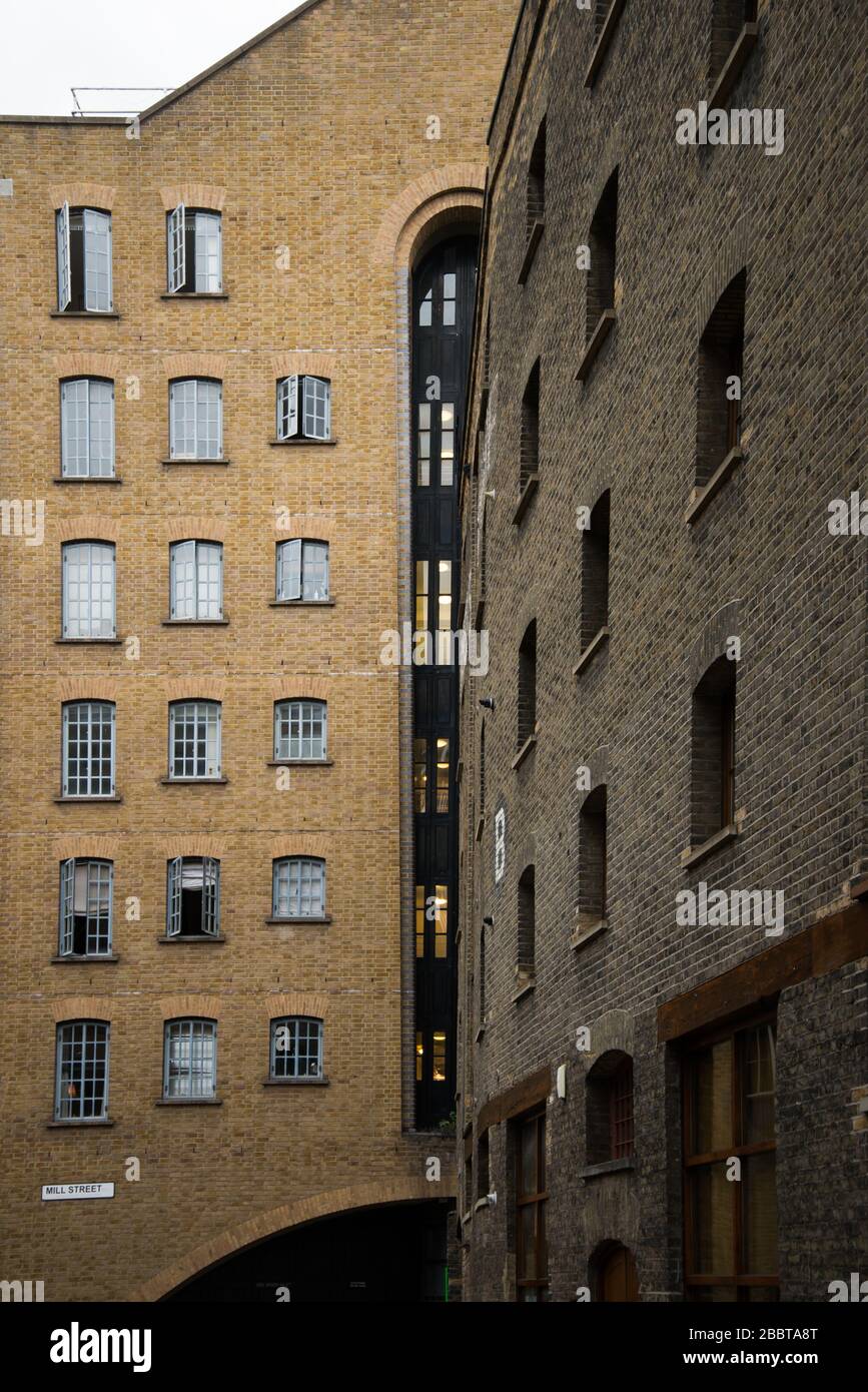 Victorian warehouses hi-res stock photography and images - Alamy