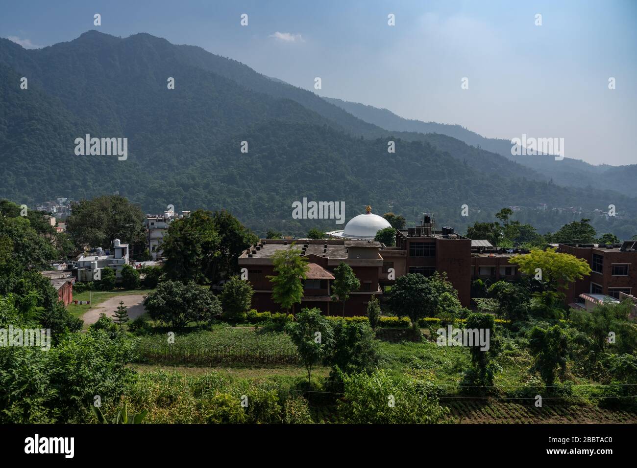 Old temple rishikesh india hi-res stock photography and images - Alamy