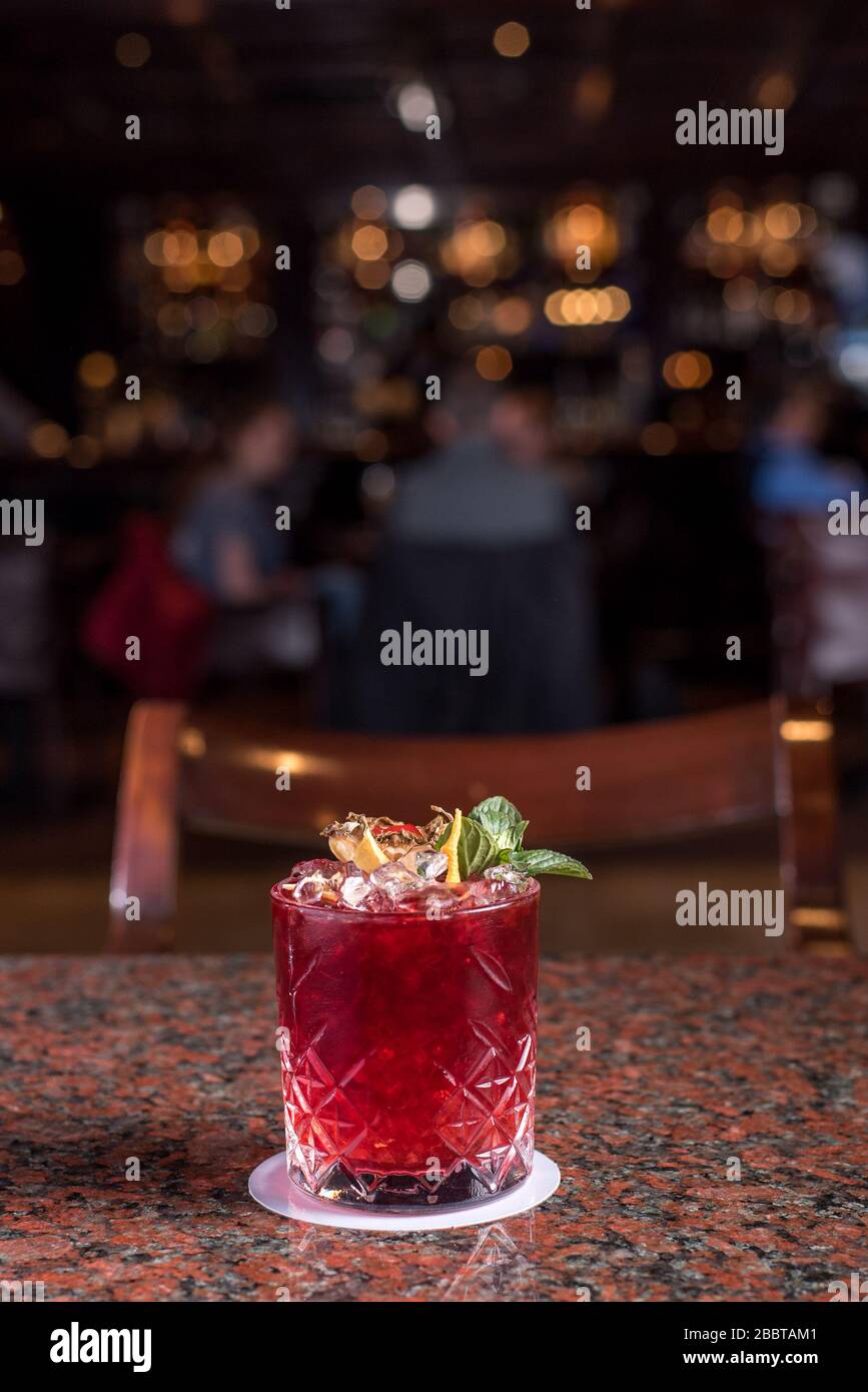 Cocktail presentation hi-res stock photography and images - Alamy